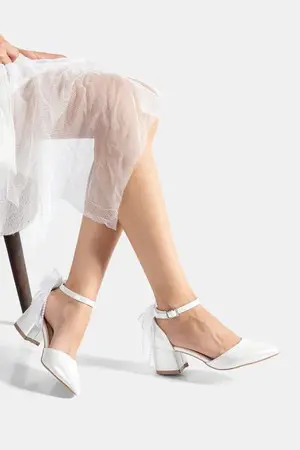 FOREVER & ALWAYS SHOES Rosavelle Pointed Toe Block Heel Bridal Sandal With Bow Detailing - Ivory