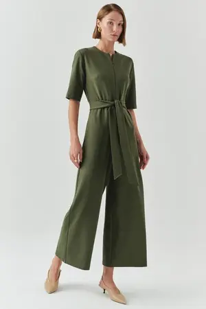 EXQUISE Cynthia Jumpsuit With V-neck And Belted Waist