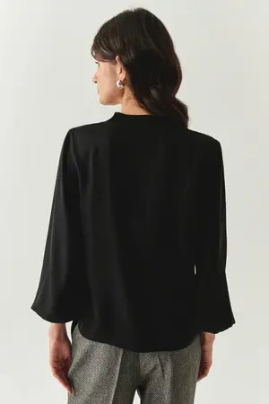 EXQUISE Joelle Long Sleeve Blouse
