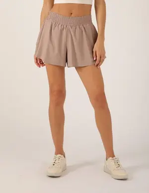 GLYDER Breeze Fit Short - Latte