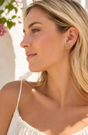 DLORIA En Tide Shell Stud Earrings