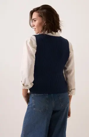 CELTIC & CO. Ribbed V-neck Tank Top - Navy