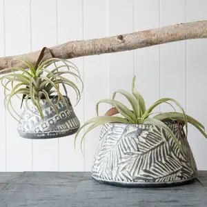 FORESIDE HOME AND GARDEN Set Of 2 Rustic Whitewashed Pattern Galvanized Metal Decorative Storage Baskets
