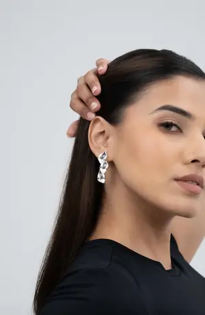 NAVEDA Noa Drop Earrings - Silver