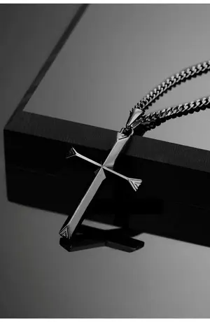 VINCERO Cross Pendant Necklace