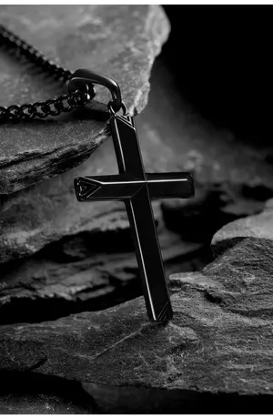 VINCERO Cross Pendant Necklace
