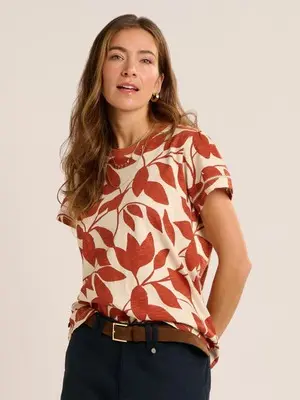 BRAKEBURN Lisa Trailing Leaf Print T-shirt - Brown