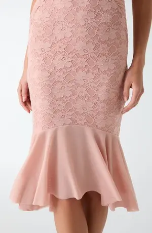 Guess Caitlyn Lace Sleeveless Sweetheart Neckline Midi Dress - Pink