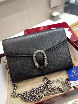Gucci Leather Clutch With Chain Strap - Multicolor