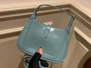 Gucci Leather Shoulder Bag With Gold Tone Clasp