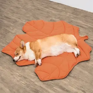 FUNNYFUZZY Leaf Shape Pet Blanket