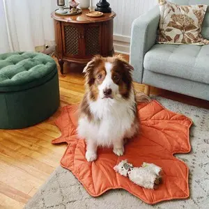FUNNYFUZZY Leaf Shape Pet Blanket