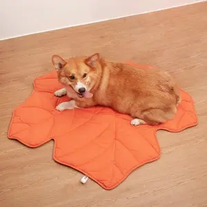 FUNNYFUZZY Leaf Shape Pet Blanket