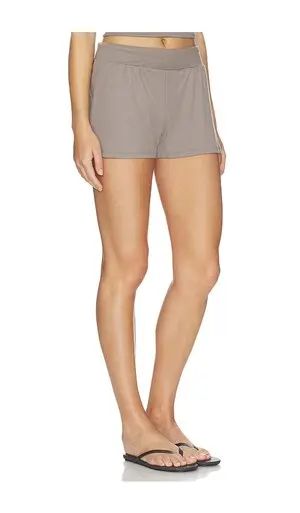Commando Better Than Basic Rib Relaxed Short In Taupe