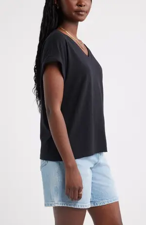 Caslon Roll Cuff V-neck T-shirt - Black