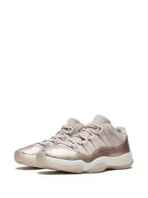 JORDAN 11 Retro Sneakers