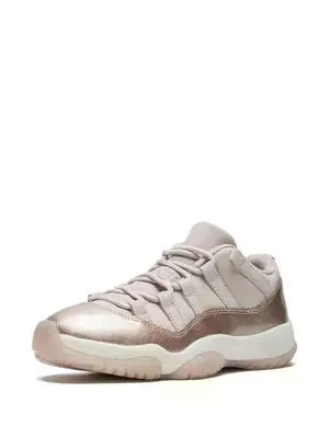 JORDAN 11 Retro Sneakers