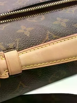 LOUIS VUITTON Pochette Metis Mm Handbag - Brown