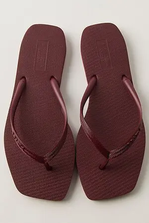 BRIZZA AREZZO Textured Rubber Flip Flops - Wine