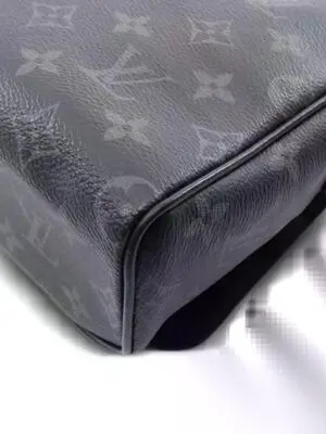 LOUIS VUITTON District Pm Messenger Bag
