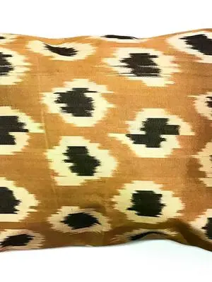 LES-OTTOMANS Ikat-print Cushion - Brown