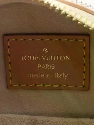 LOUIS VUITTON Boîte Chapeau Souple Shoulder Bag