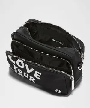 Lululemon Everywhere Crossbody Bag 2l Graphic