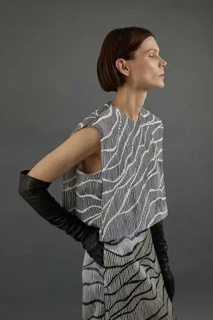 HEIRLOME Milagros Top In Linear Print - Ivory/black