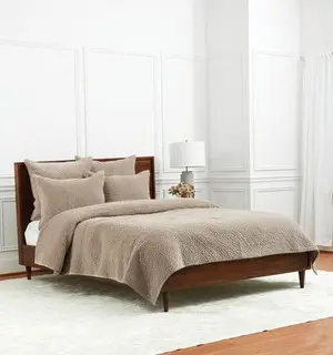 ELISABETH YORK Vela Fawn Queen Quilt