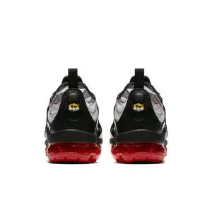 Nike Vapormax Plus Sneakers - Black/red