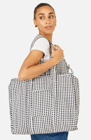 YUMI Gingham Quilted Zip Bag