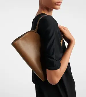 THE ROW Peggy Leather Clutch - Brown