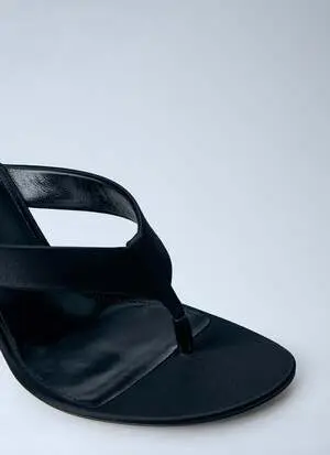 Saint Laurent Opyum Thong Sandals With Monogram Heel - Black