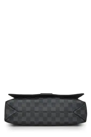 LOUIS VUITTON Damier Graphite District Messenger