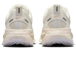 Nike Vomero 18 Essential Running Shoes - Bone