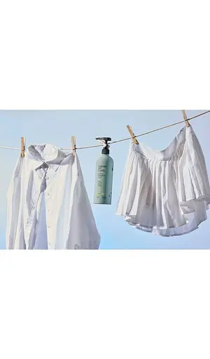 GUESTS ON EARTH Laundry Detergent Full Bottle In Green