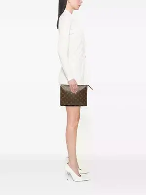 LOUIS VUITTON Monogram Toiletry Pouch 26 Clutch Bag