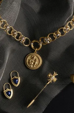 AWE INSPIRED Chain Mail Toggle Choker