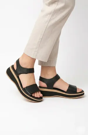 MENINA STEP Napoli Flat Sandals - Black