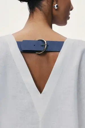 NOCTURNE Belt Detail V-neck Blouse