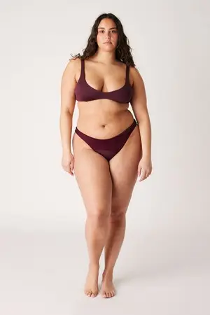 LONDRE BODYWEAR Sleek High-cut Scrunch Bottoms - Dark Cherry