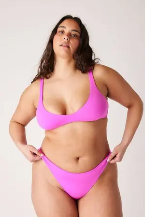 LONDRE BODYWEAR Sleek High-cut Scrunch Bottoms - Fuchsia
