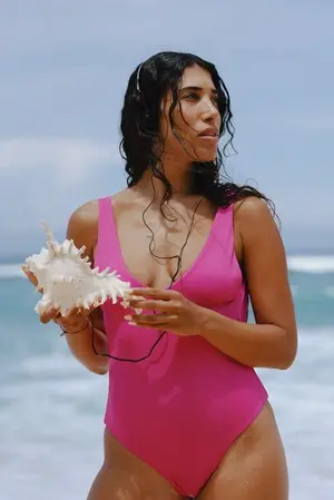 LONDRE BODYWEAR The Minimalist One-piece Swimsuit - Fuchsia
