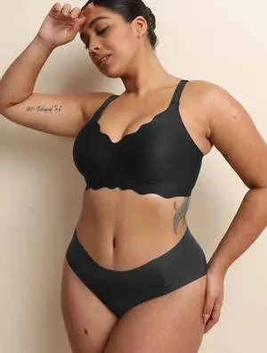COMFELIE Comfortable Bra With Double Scallop Design - Black