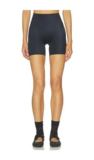 NIKESKIMS Shine Bonded Waist 5 Short In Black - Obsidian