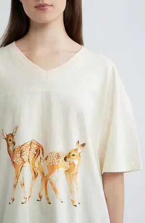 GOLDEN HOUR Love You Dearly" Graphic V-neck T-shirt