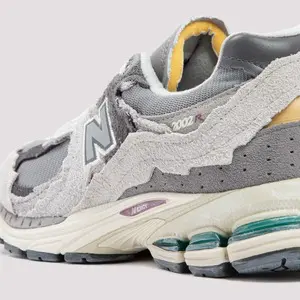 NEW BALANCE 2002r Protection Sneakers