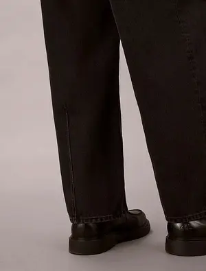 Calvin Klein Barrel Fit Jeans