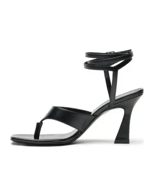 STUART WEITZMAN Vinnie Wrap Thong 85