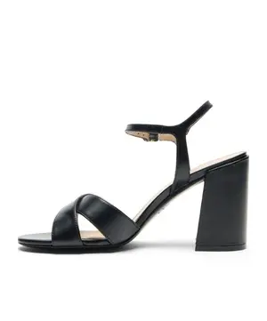 STUART WEITZMAN Alyssa Block 85